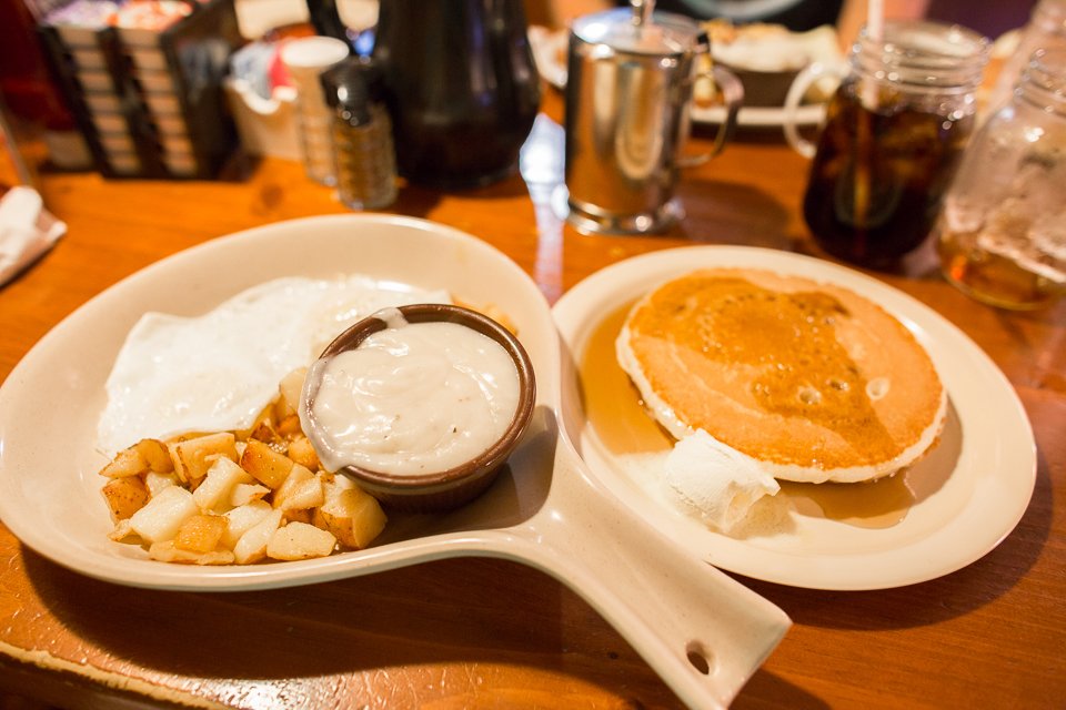 7 Breakfast Restaurants in Pigeon Forge, TN That Locals Love