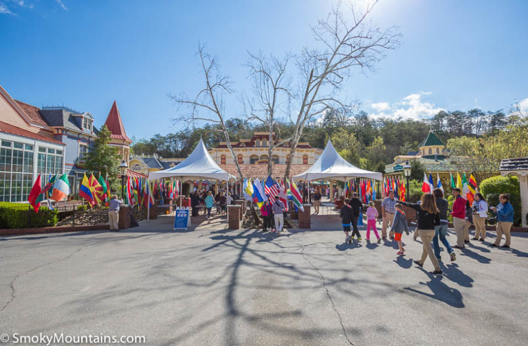 When is the Best and Worst Time of the Year to Visit Dollywood?