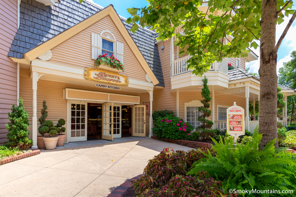 12 Tips for An Amazing First Trip to Dollywood in Pigeon Forge