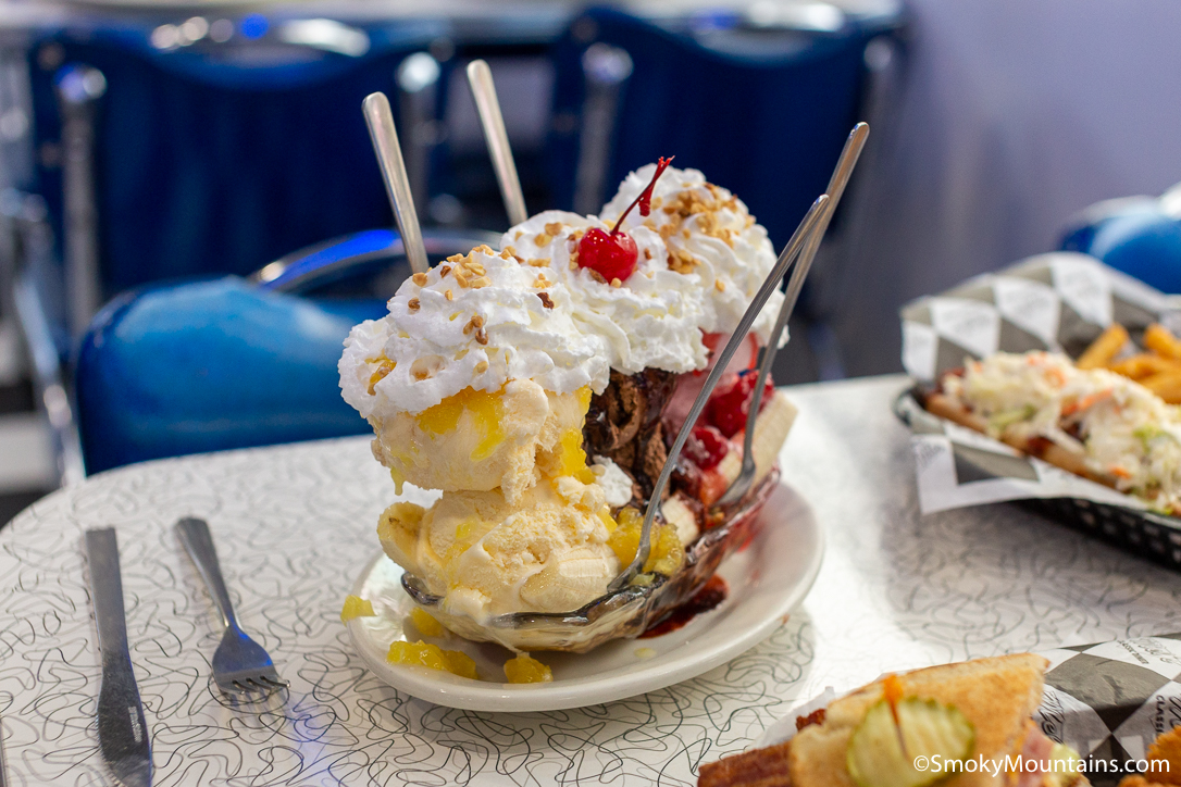 7 Restaurants Your Kids Will Love in Pigeon Forge, Tennessee