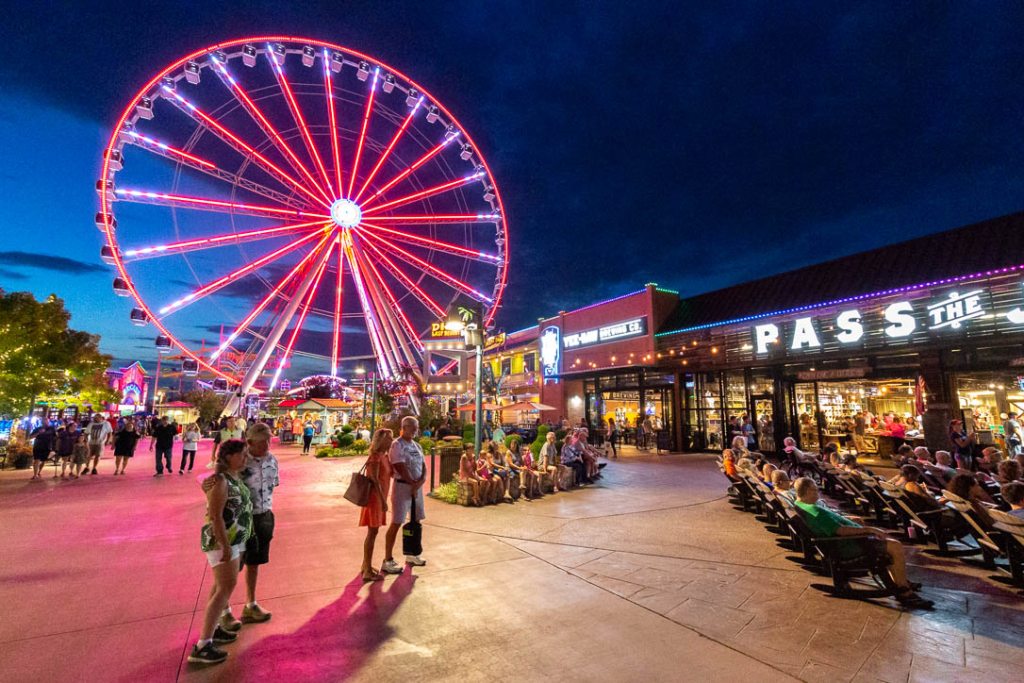 The Top 10 Pigeon Forge Attractions: Places You Just Can't Miss