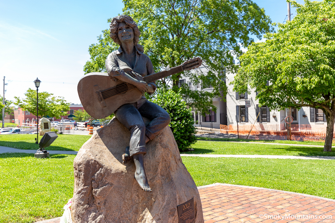 The 8 Most Iconic Spots and Landmarks in Pigeon Forge, TN