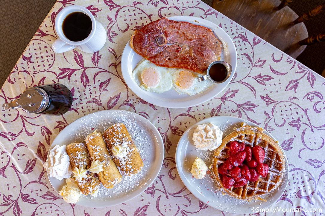 7 Breakfast Restaurants in Pigeon Forge, TN That Locals Love