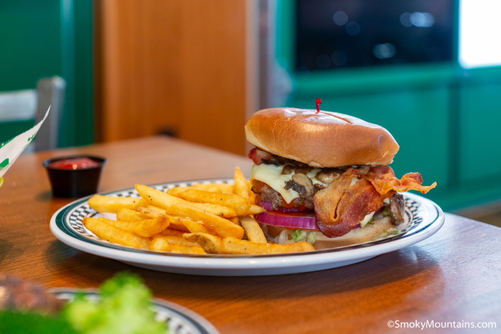 Your Guide to the Best Outdoor Dining in Sevierville, TN