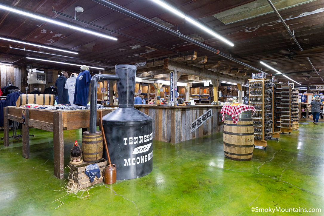 Ultimate Guide to Pigeon Forge Distilleries and Moonshine