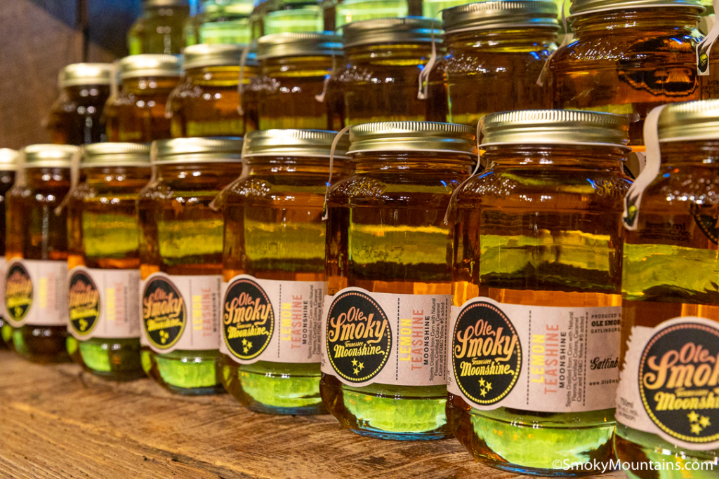 Where to Go Moonshine Tasting in Pigeon Forge, Tennessee