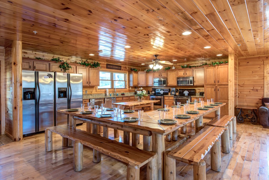 10 Gatlinburg Cabins for Large Groups | Smokymountains.com