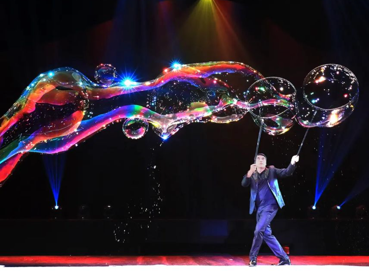 Enjoy Bubbles Galore at the Dollywood Gazillion Bubble Show Aurora