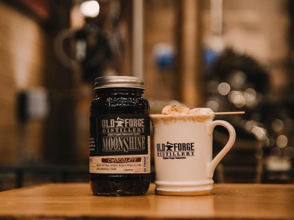 Where to Go Moonshine Tasting in Pigeon Forge, Tennessee