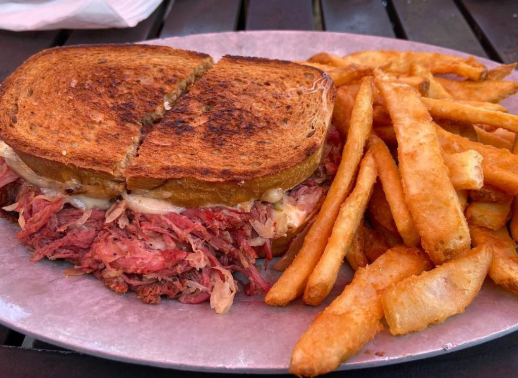 Top 3 Mom-and-Pop Restaurants in Gatlinburg, TN