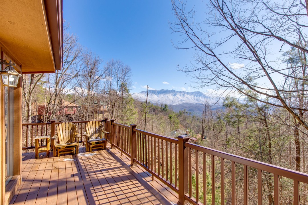 7 Extraordinary Cabins with Mountain Views in Gatlinburg, TN